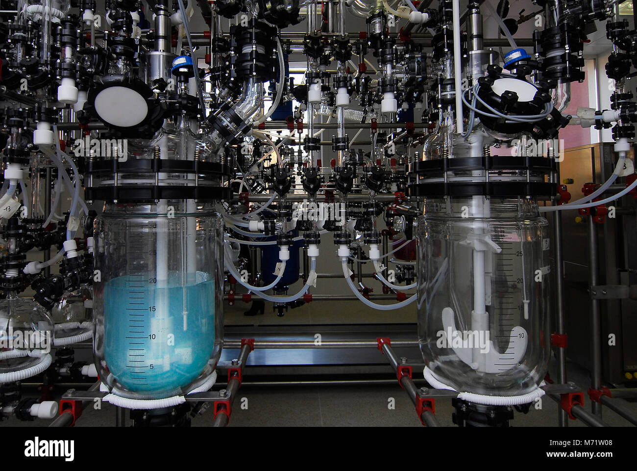 Pharmaceutical Manufacturing Process Stock Photos & Pharmaceutical ...