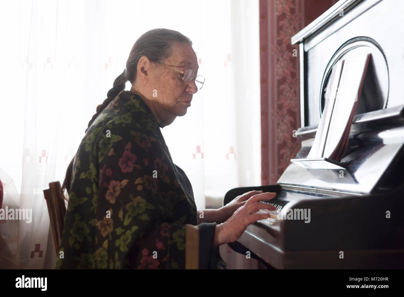 The old lady playing the piano at home Stock Photo - Alamy