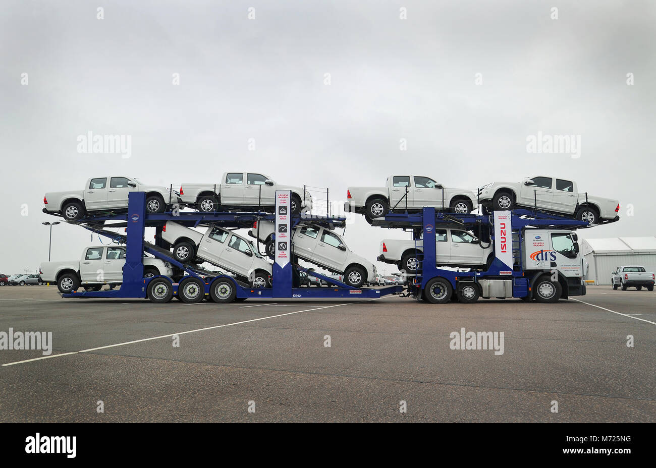 Car transporter lorry hi-res stock photography and images - Alamy