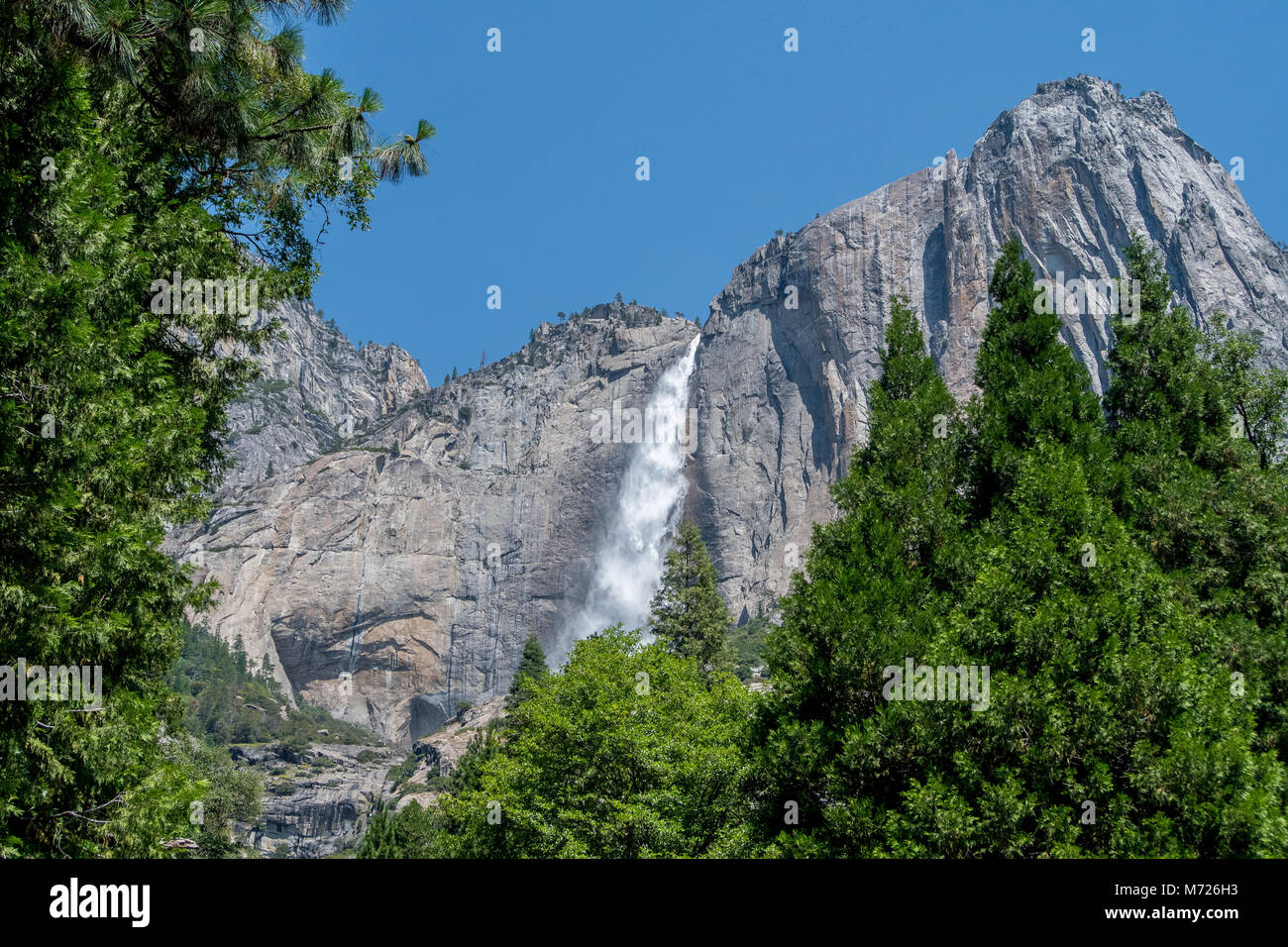 Yosemite cliffs hi-res stock photography and images - Alamy