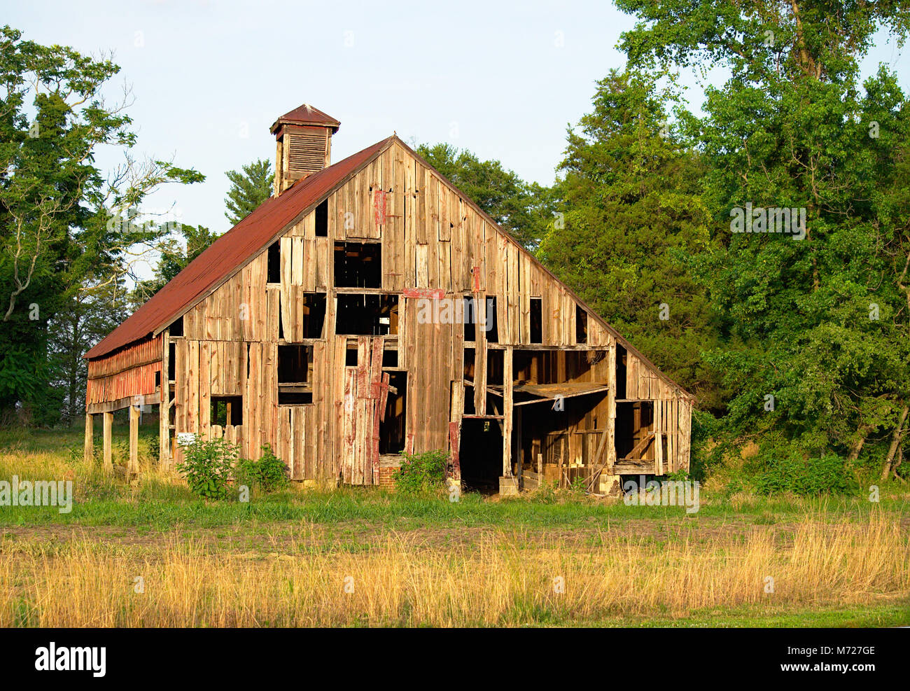 Abandoned barns hi-res stock photography and images - Alamy