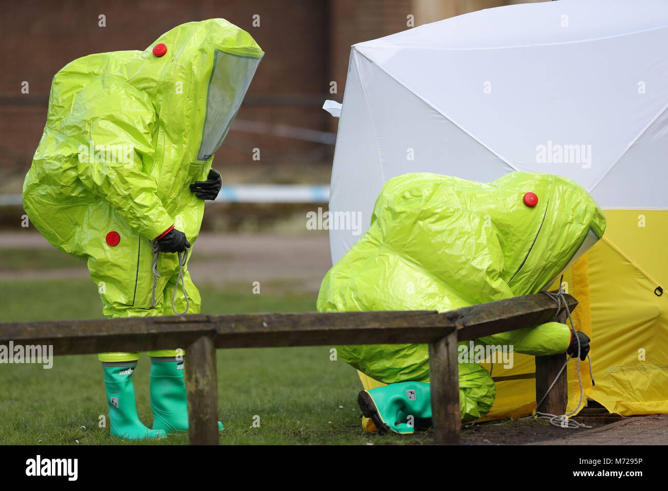 Personnel in hazmat suits hi-res stock photography and images - Alamy