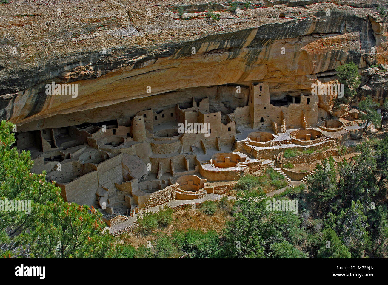 Native american dwellings hi-res stock photography and images - Alamy