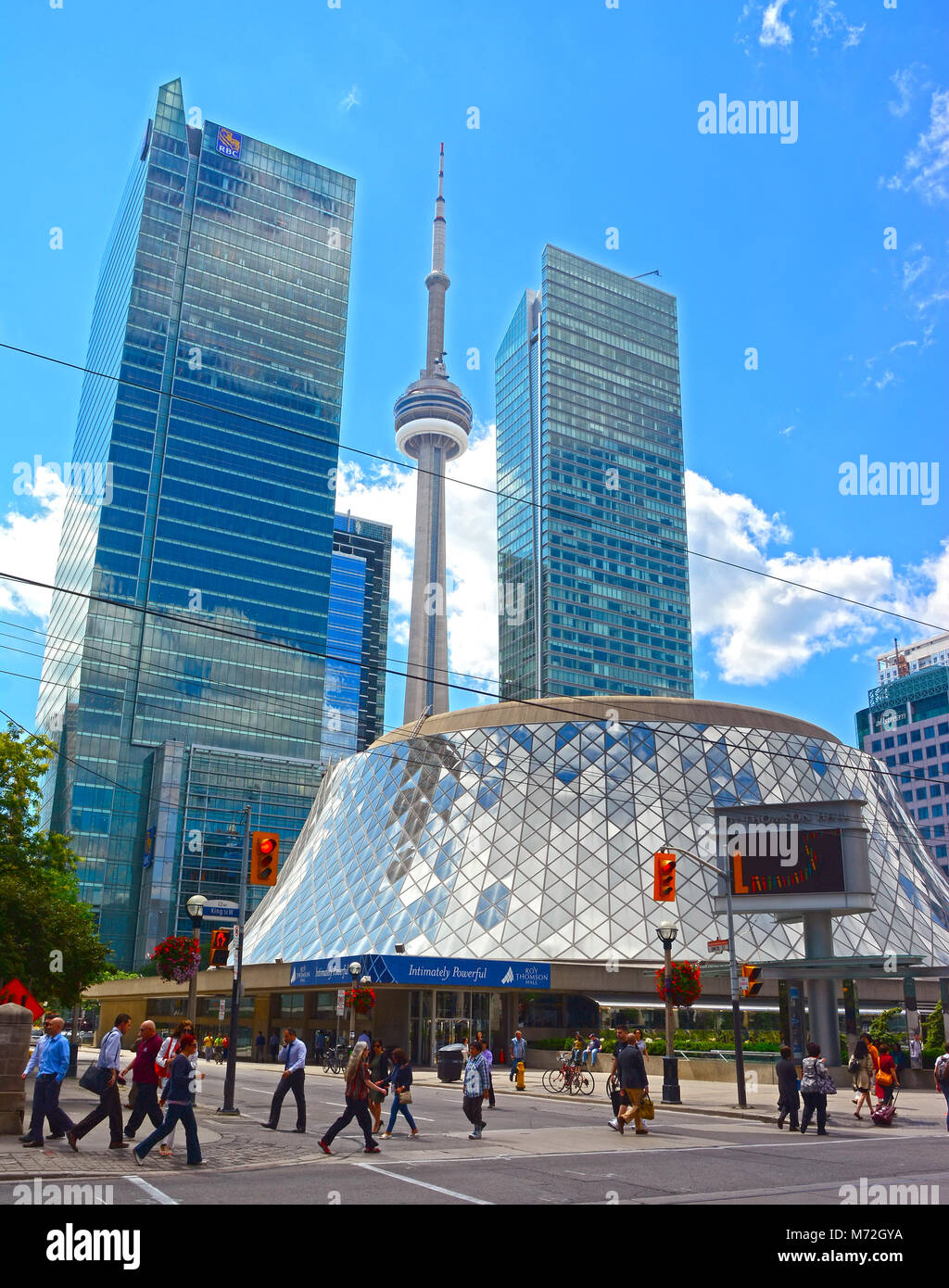 Roy thomson concert hall exterior hi-res stock photography and images ...