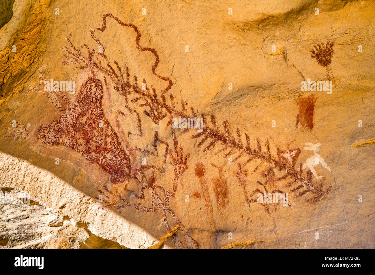 Canyon Pintado Site, Fremont culture pictographs art panel, rock alcove ...