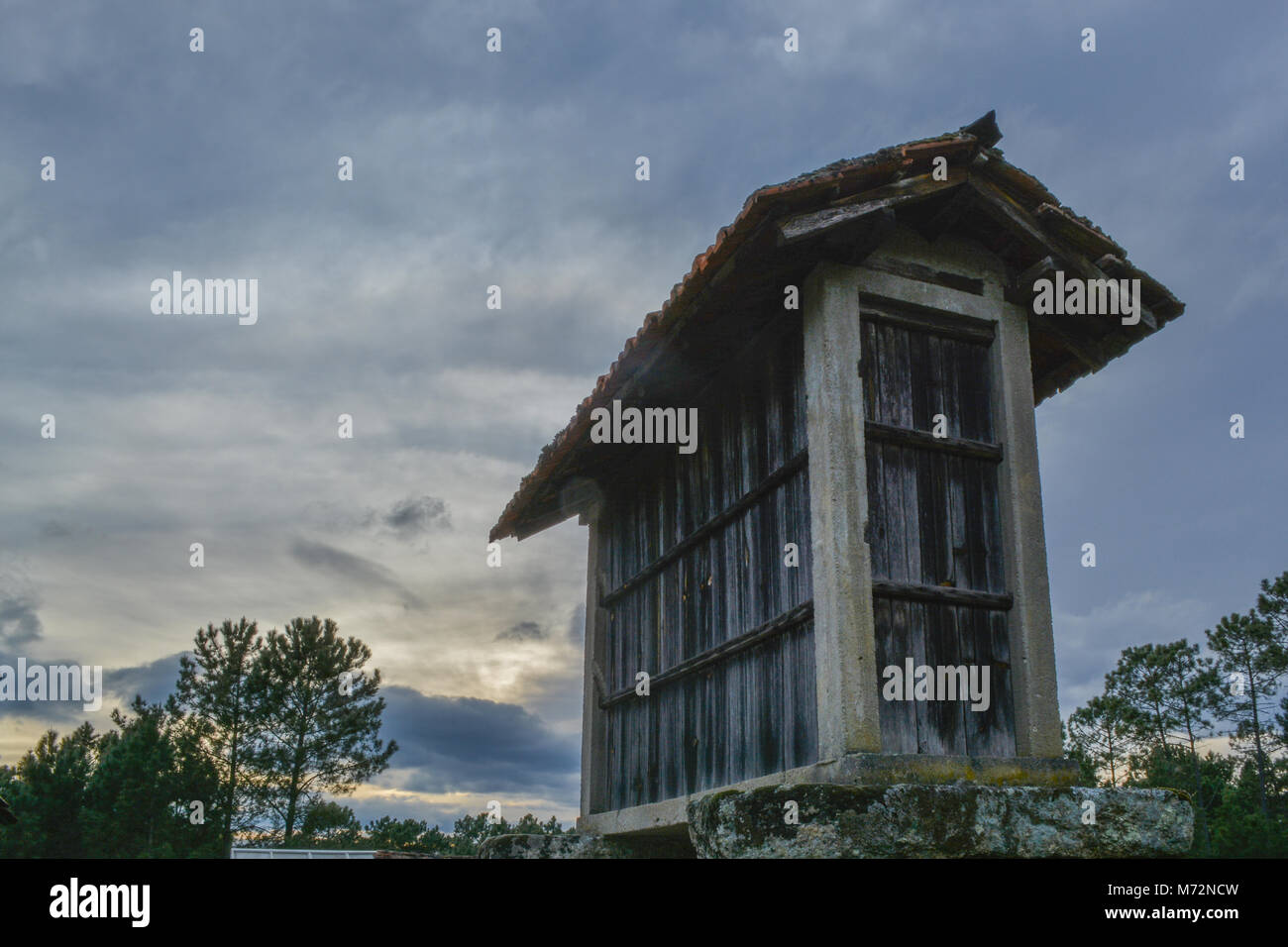 Medieval storehouse hi-res stock photography and images - Alamy