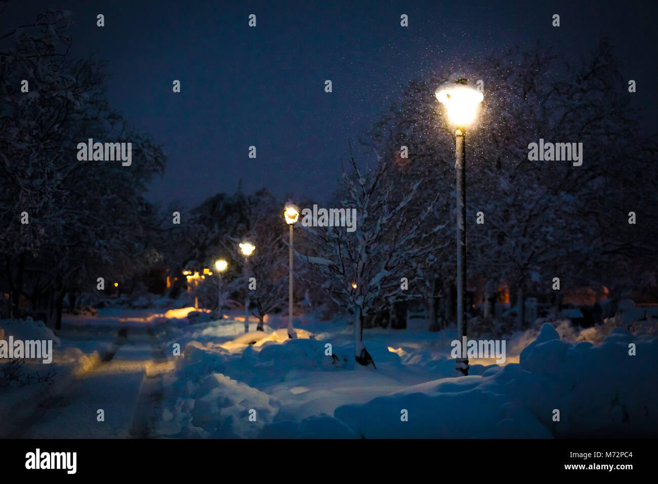 After night heavy snow hi-res stock photography and images - Alamy