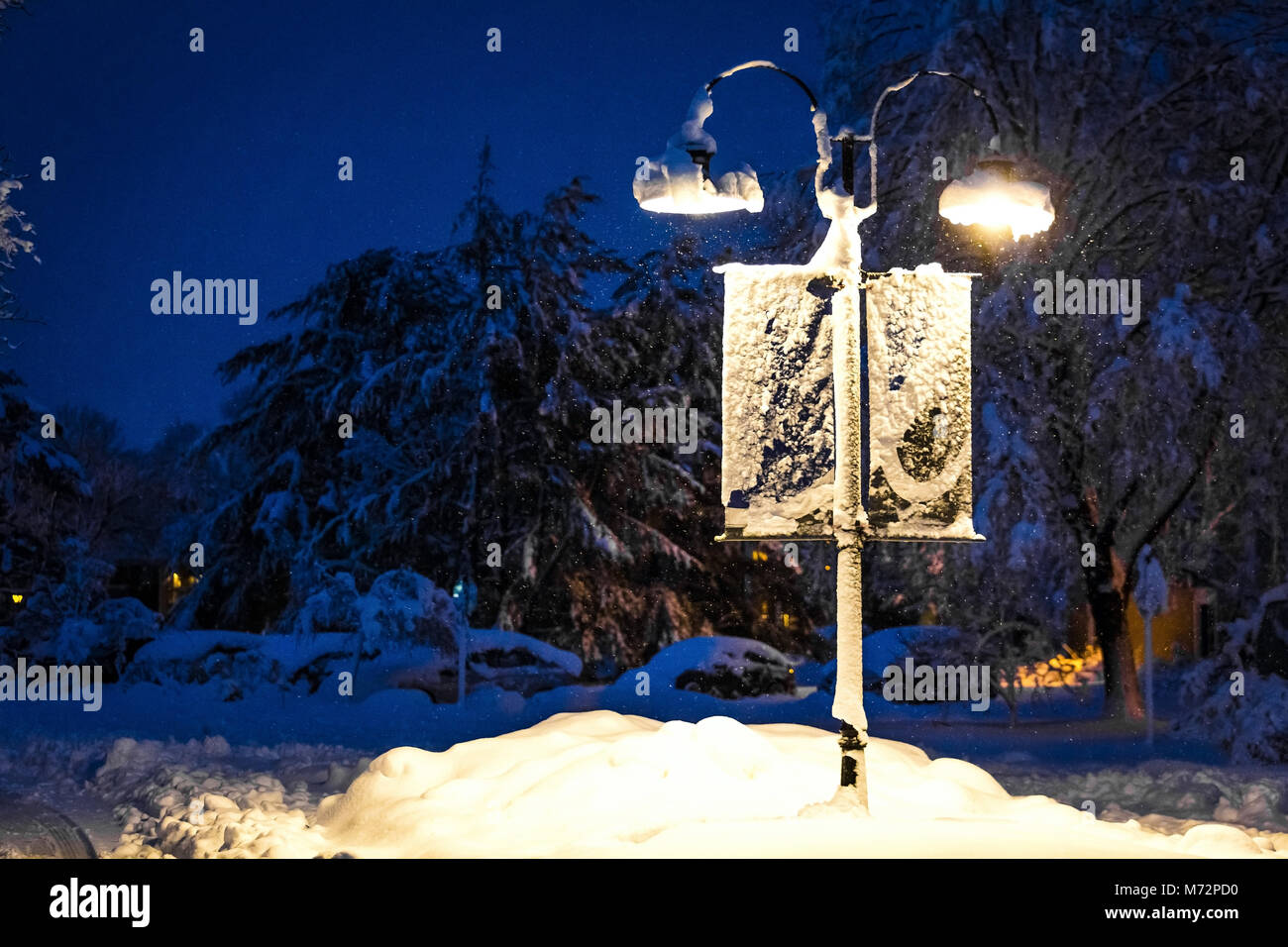 After night heavy snow hi-res stock photography and images - Alamy