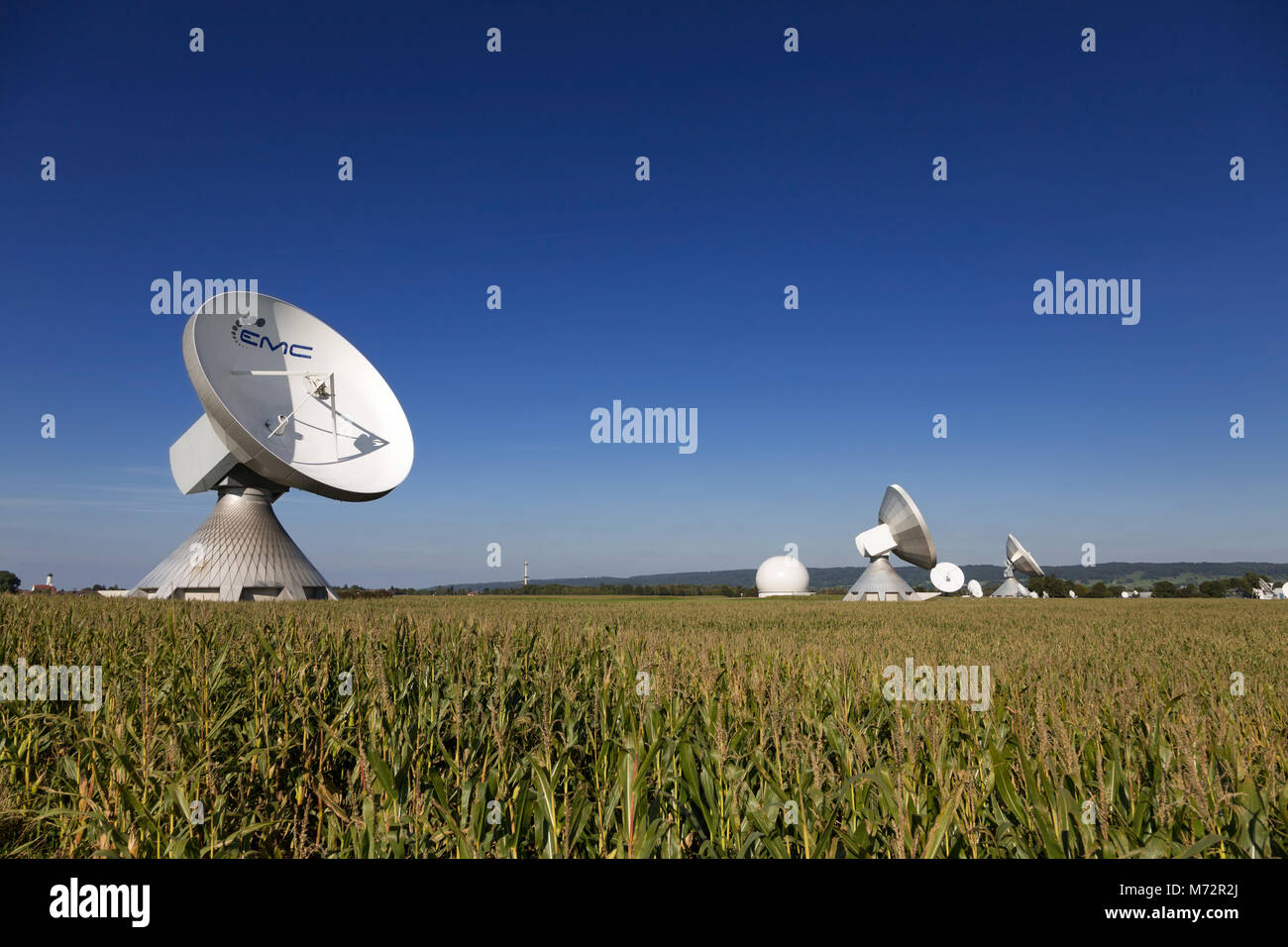 Parabolic antenna hi-res stock photography and images - Alamy