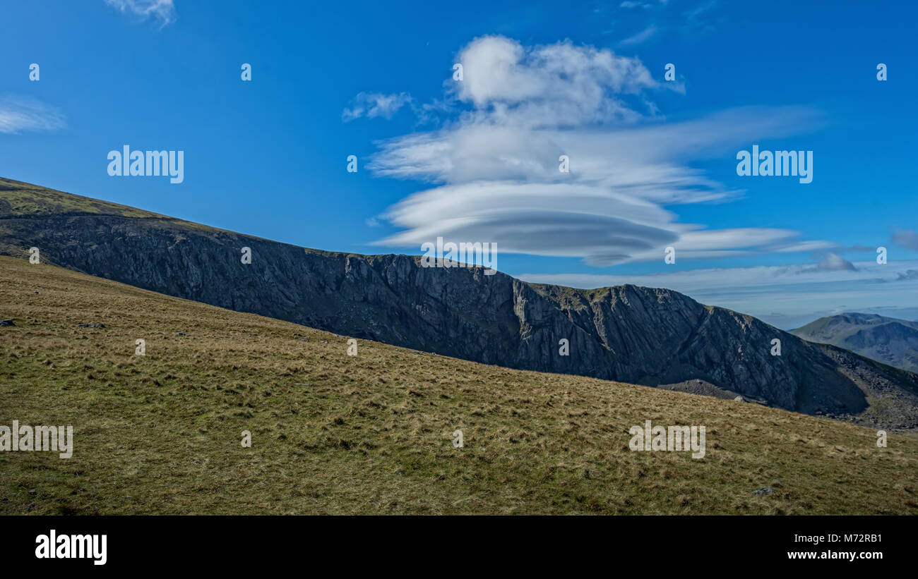 Lenticular Cloud over Mount Snowdon, Wales Stock Photo - Alamy