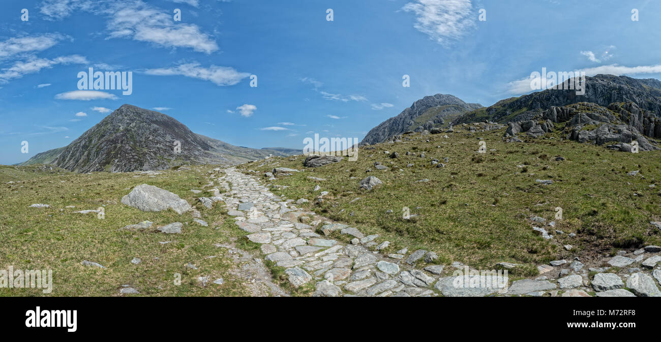 Stone Pathway through The Glyderau in the Snowdonia Mountains Stock ...