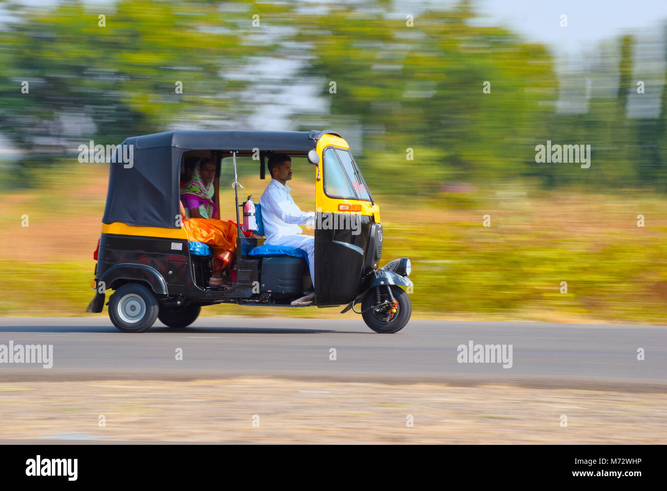 Auto rickshaw tuk tuk passengers hi-res stock photography and images ...