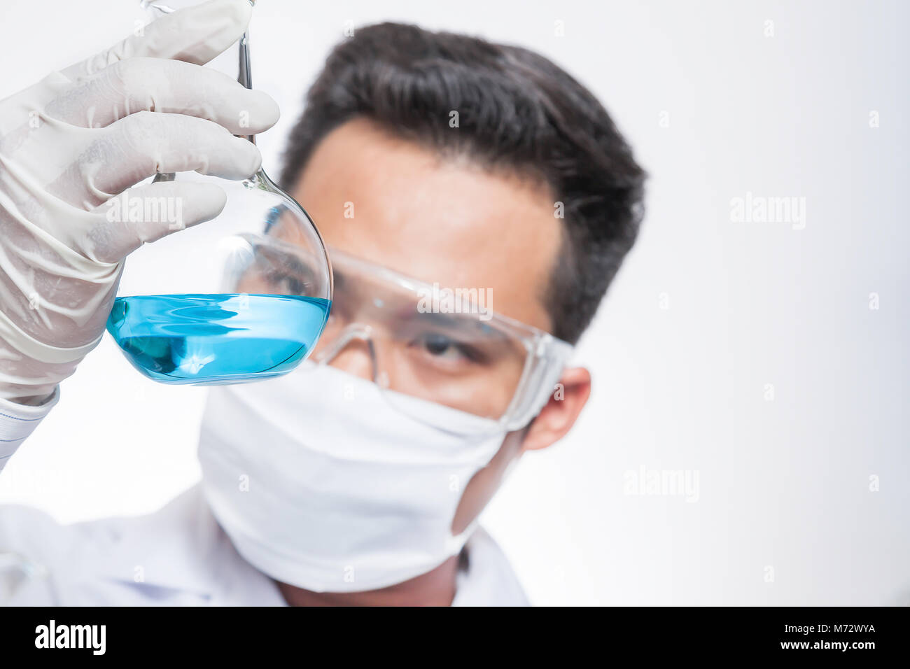 Scientists are experimenting in the lab Stock Photo - Alamy Scientists are experimenting in the lab Stock Photo - Alamy