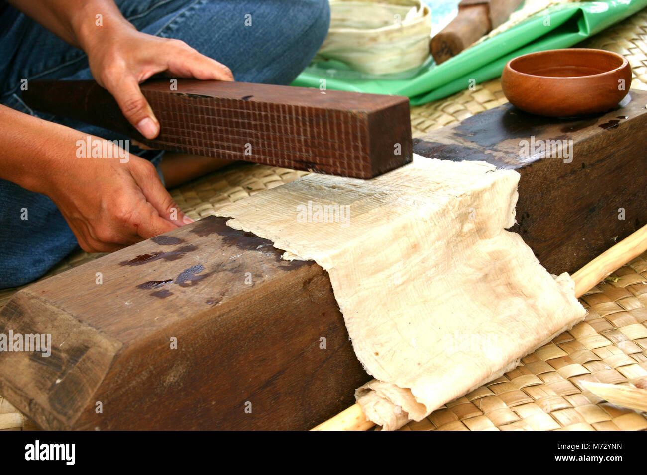 Pounding kapa cloth at Hawaiian Cultural Festival Stock Photo - Alamy