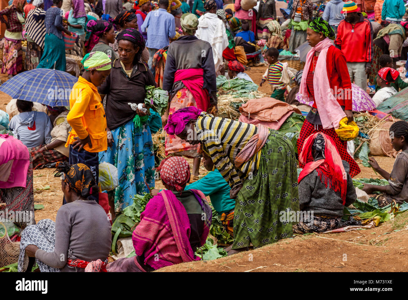 Africans in tribal costume hi-res stock photography and images - Alamy