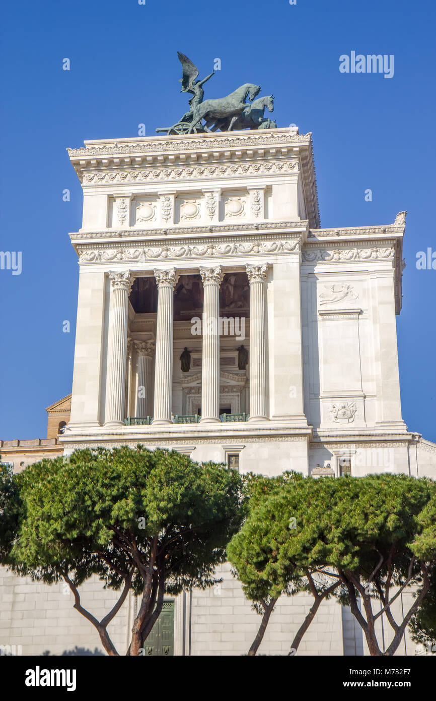 Sculpture of Goddess Victoria riding on quadriga - Il Vittoriano ...