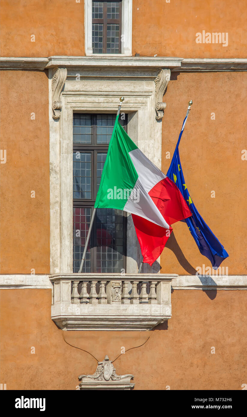 Benito mussolini balcony palazzo venezia rome hi-res stock photography ...