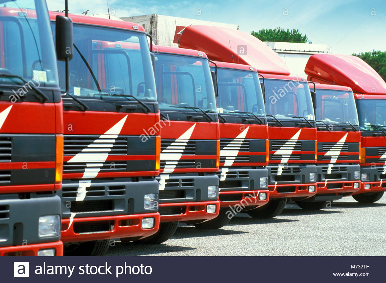 Parked Lorries Stock Photos & Parked Lorries Stock Images - Alamy
