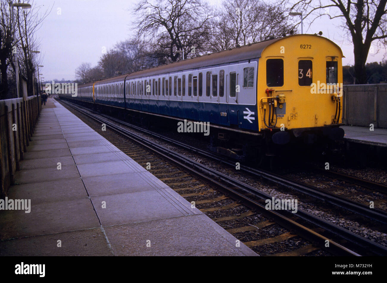 Slam door train hi-res stock photography and images - Alamy