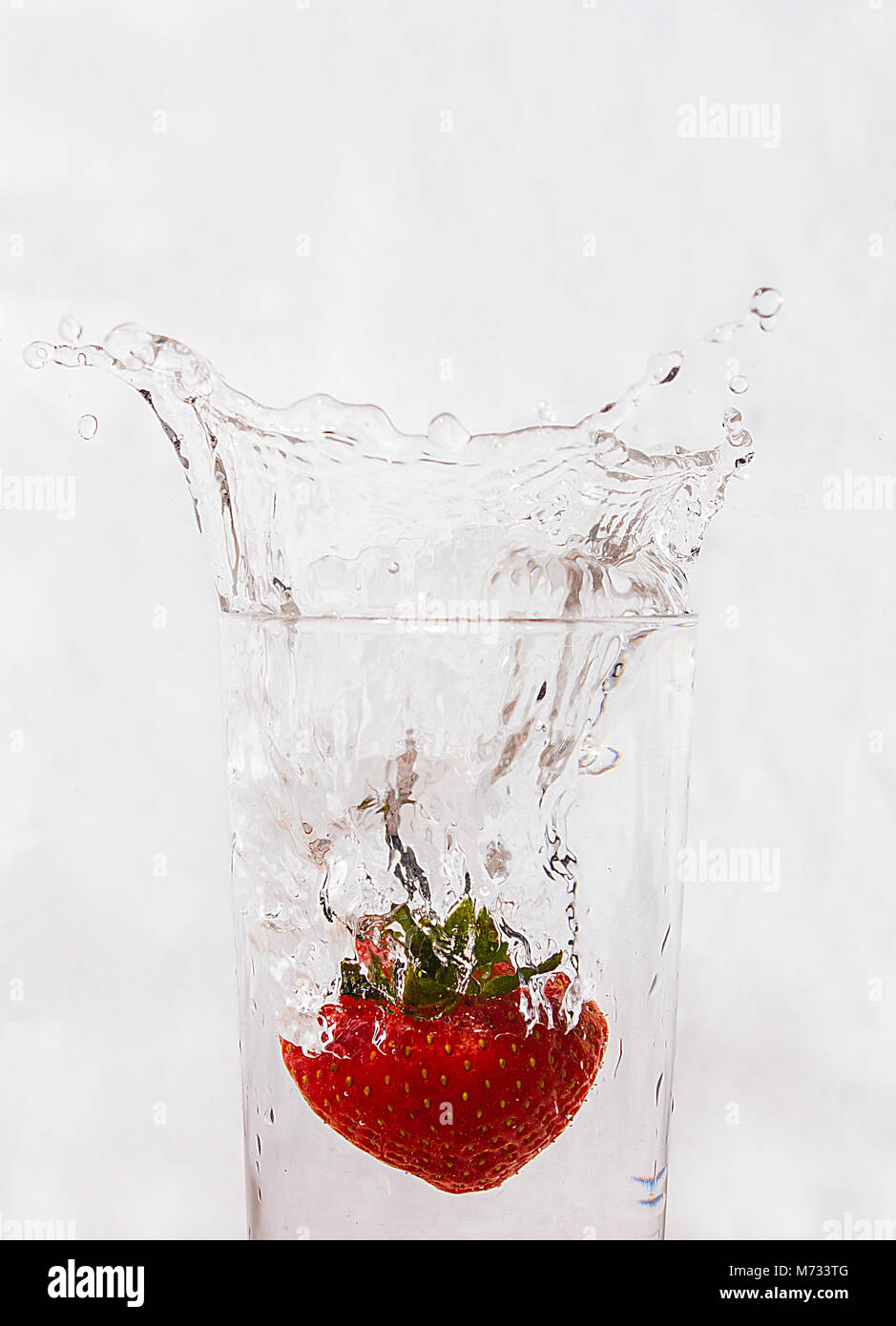 Fast shutter water splash hi-res stock photography and images - Alamy