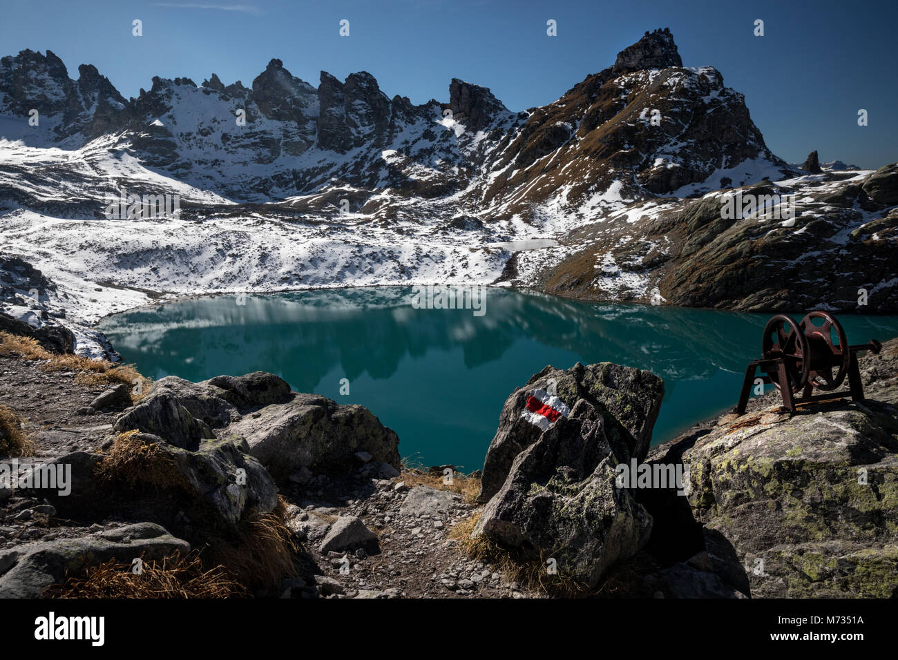 Swiss lakes hi-res stock photography and images - Alamy