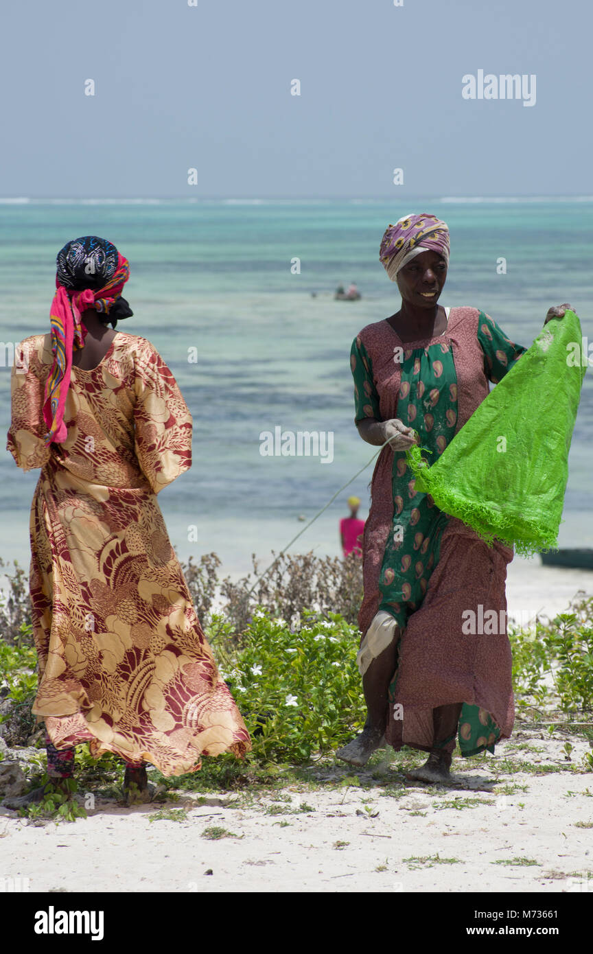 Traditional swahili dress hi-res stock photography and images - Alamy