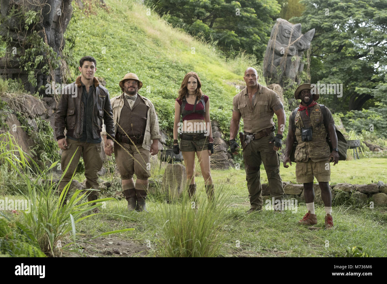 JUMANJI: WELCOME TO THE JUNGLE (2017) NICK JONAS JACK BLACK KAREN ...