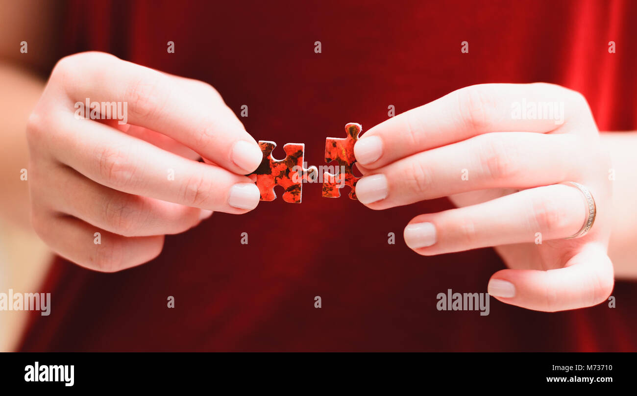 Hands holding puzzle pieces hi-res stock photography and images - Alamy