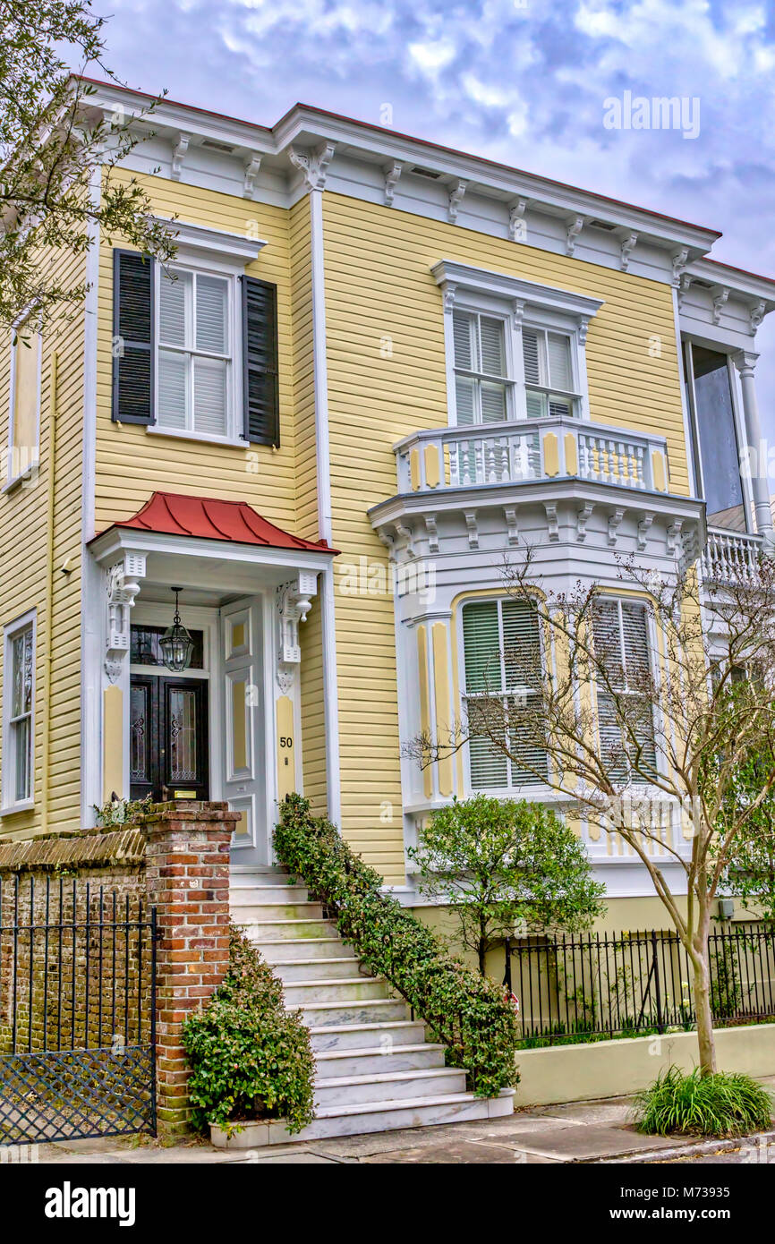 Charleston single house hi-res stock photography and images - Alamy