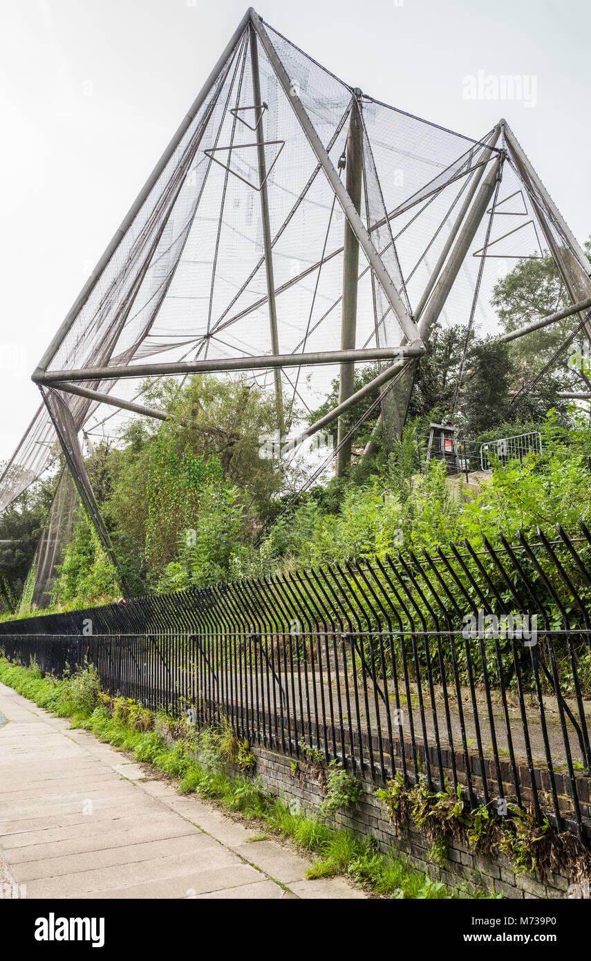 The Snowdon Aviary (1964) at ZSL London Zoo, seen from the towpath of ...