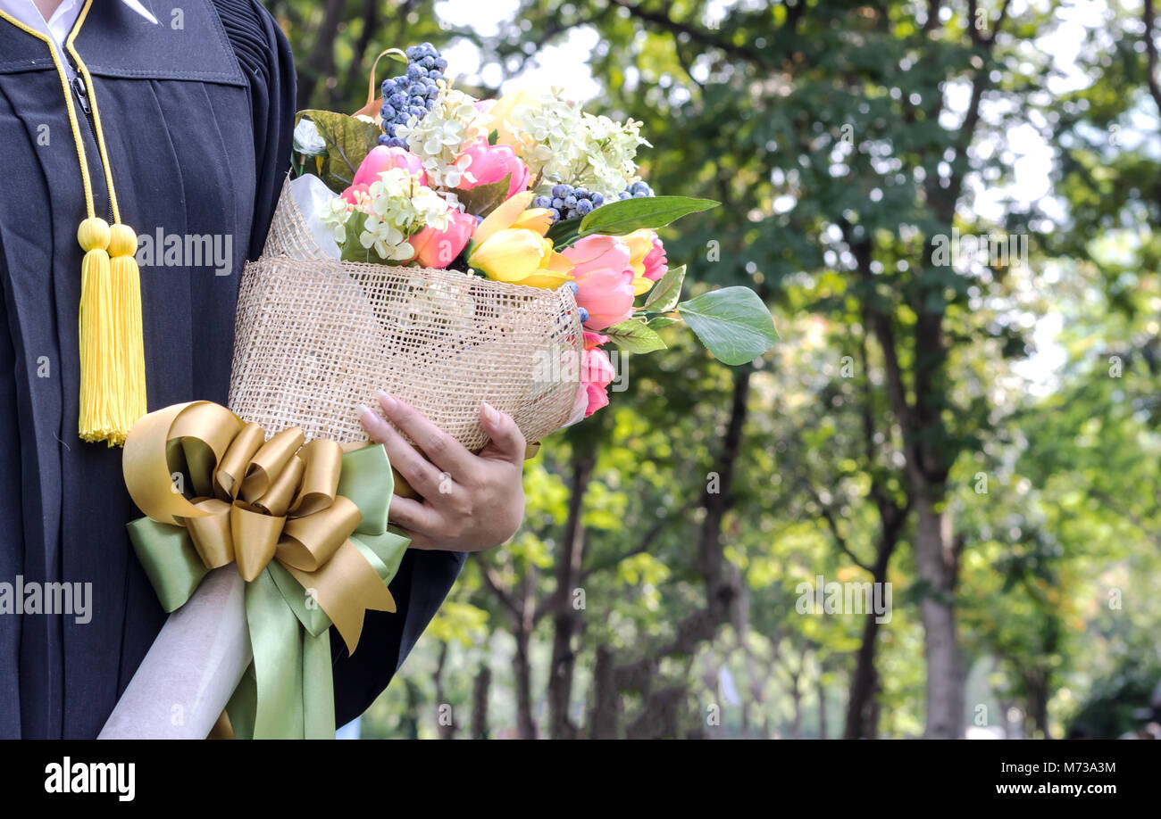 Man holding degree certificate hi-res stock photography and images - Alamy