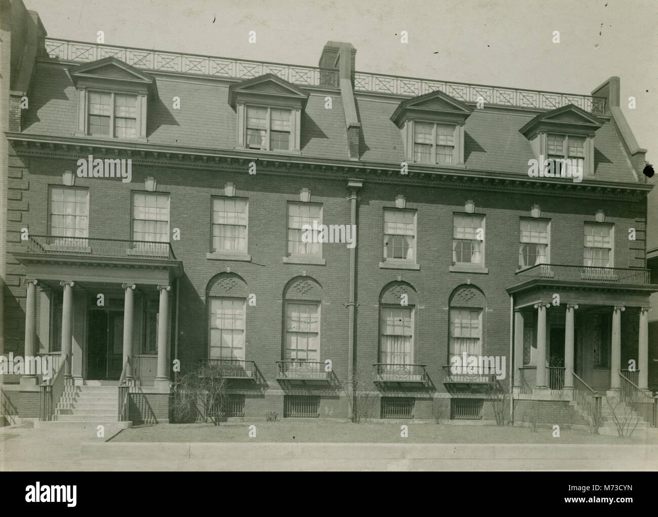 A photograph of a colonial-style row house in Chicago, taken in the ...