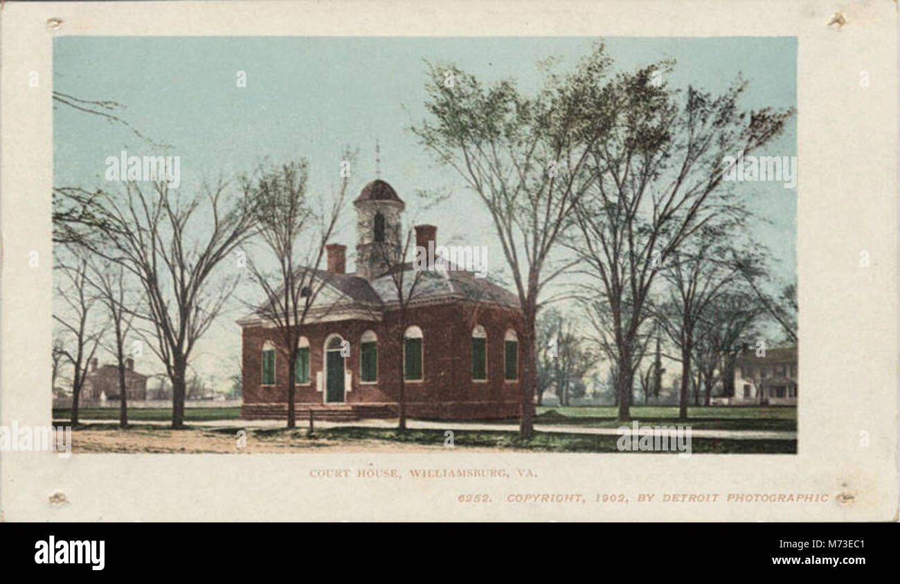 A view of the historic courthouse in Williamsburg, Virginia, an ...