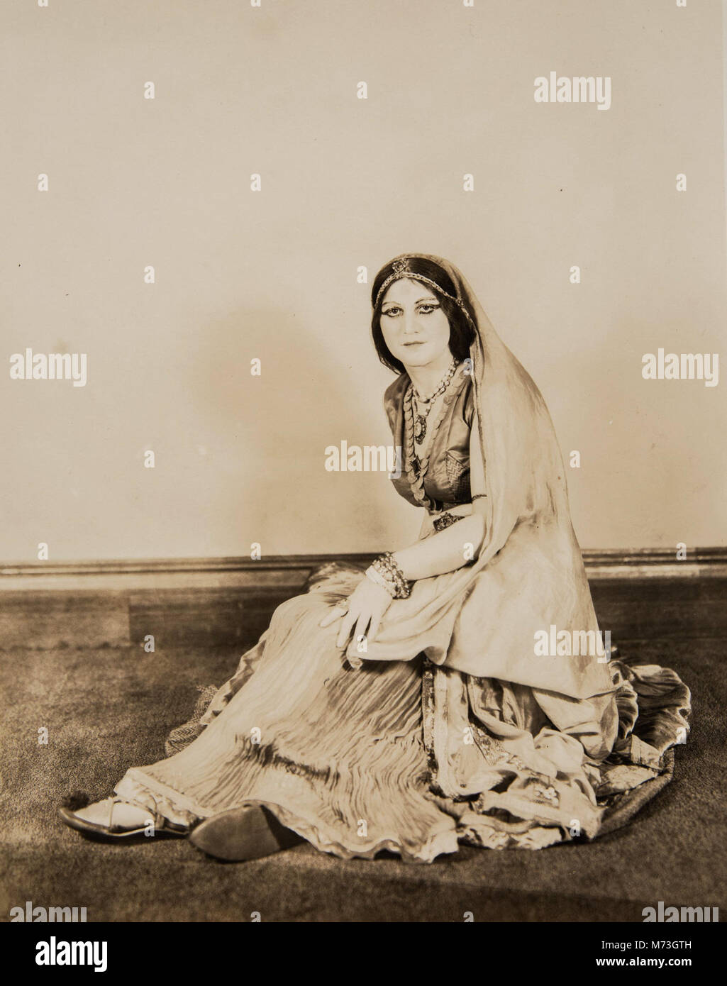 Dorothy Raymond as Vasantasena in The Little Clay Cart, 1928 (NBY 5427 ...