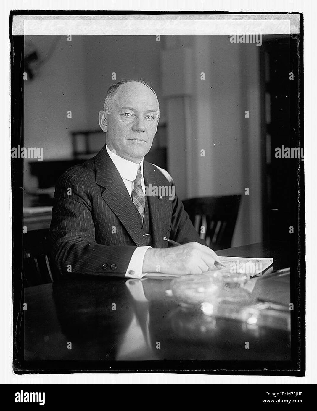 Shipping controller hi-res stock photography and images - Alamy