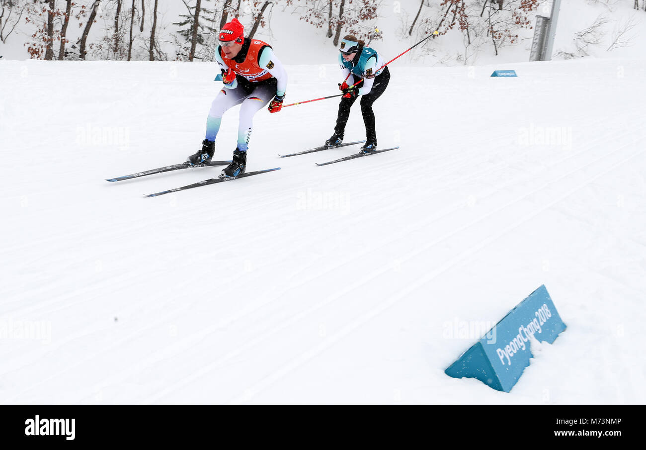 Visually impaired athlete guide hi-res stock photography and images - Alamy