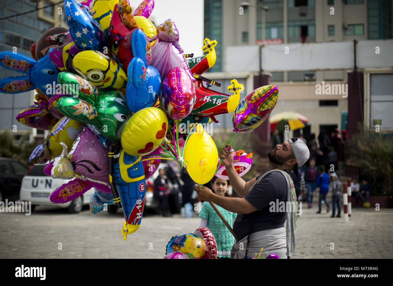 Gaza City, The Gaza Strip, Palestine. 8th Mar, 2018. A Palestinian man ...