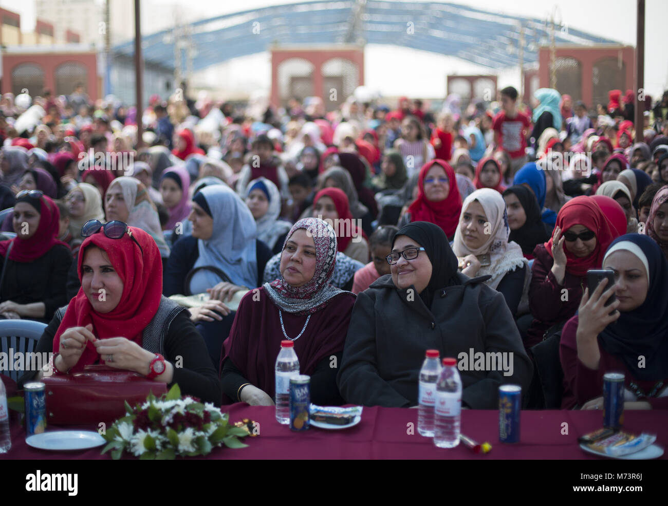 Gaza City, The Gaza Strip, Palestine. 8th Mar, 2018. Palestinian women ...
