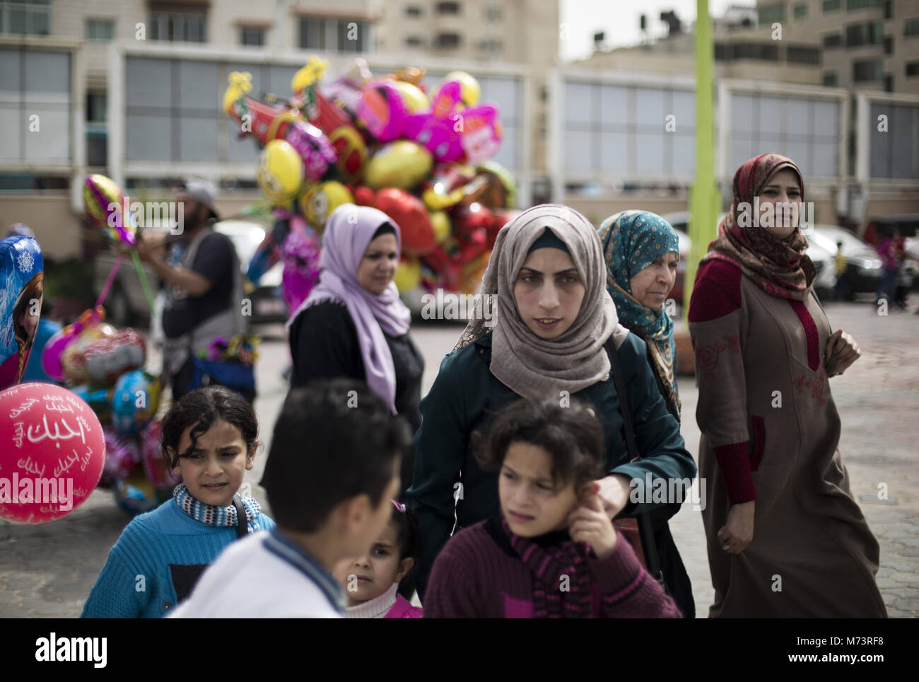 Gaza City, The Gaza Strip, Palestine. 8th Mar, 2018. Palestinian women ...