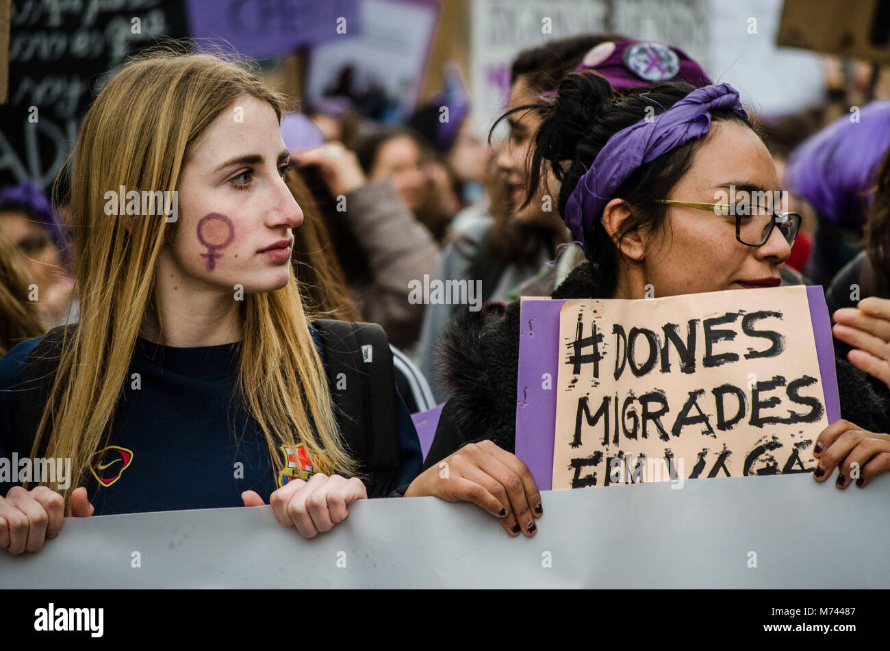 Barcelona, Catalonia, Spain. 8th Mar, 2018. Two women at the forefront ...
