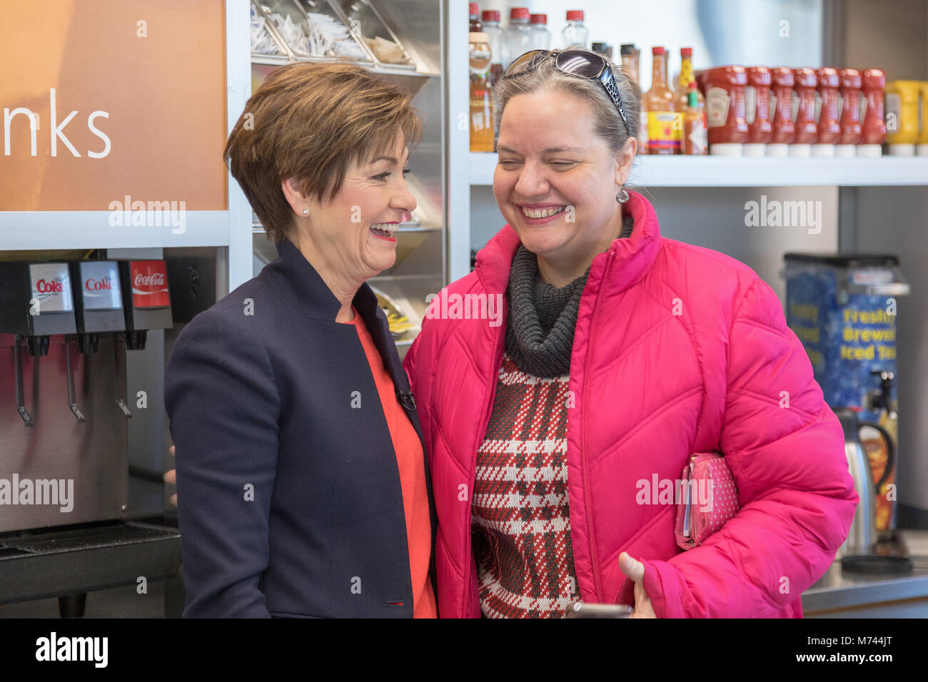 Hy vee grocery store hi-res stock photography and images - Alamy