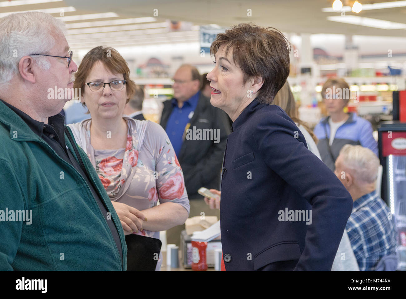 Hy vee grocery store hi-res stock photography and images - Alamy