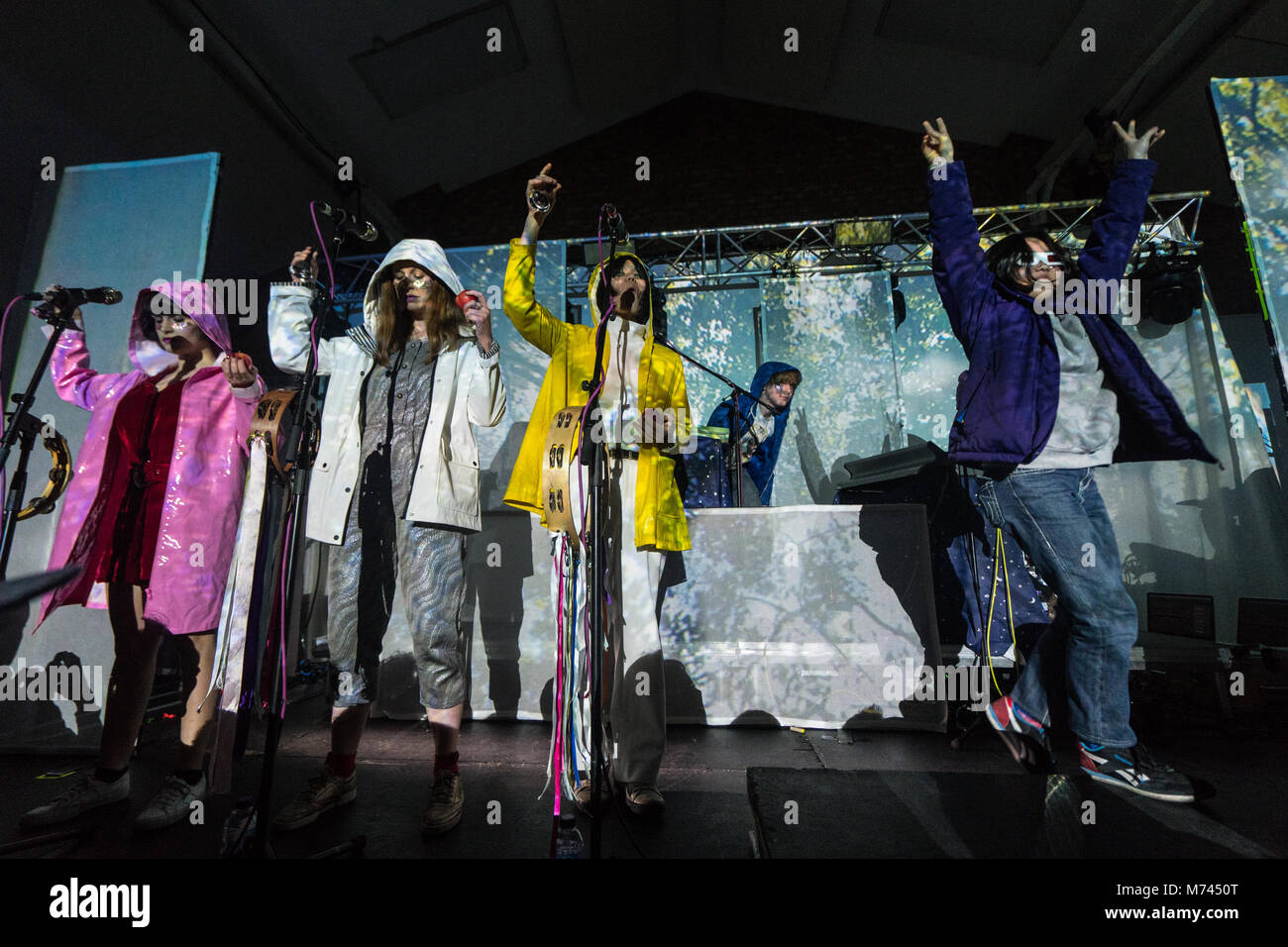 Synth_pop hi-res stock photography and images - Alamy