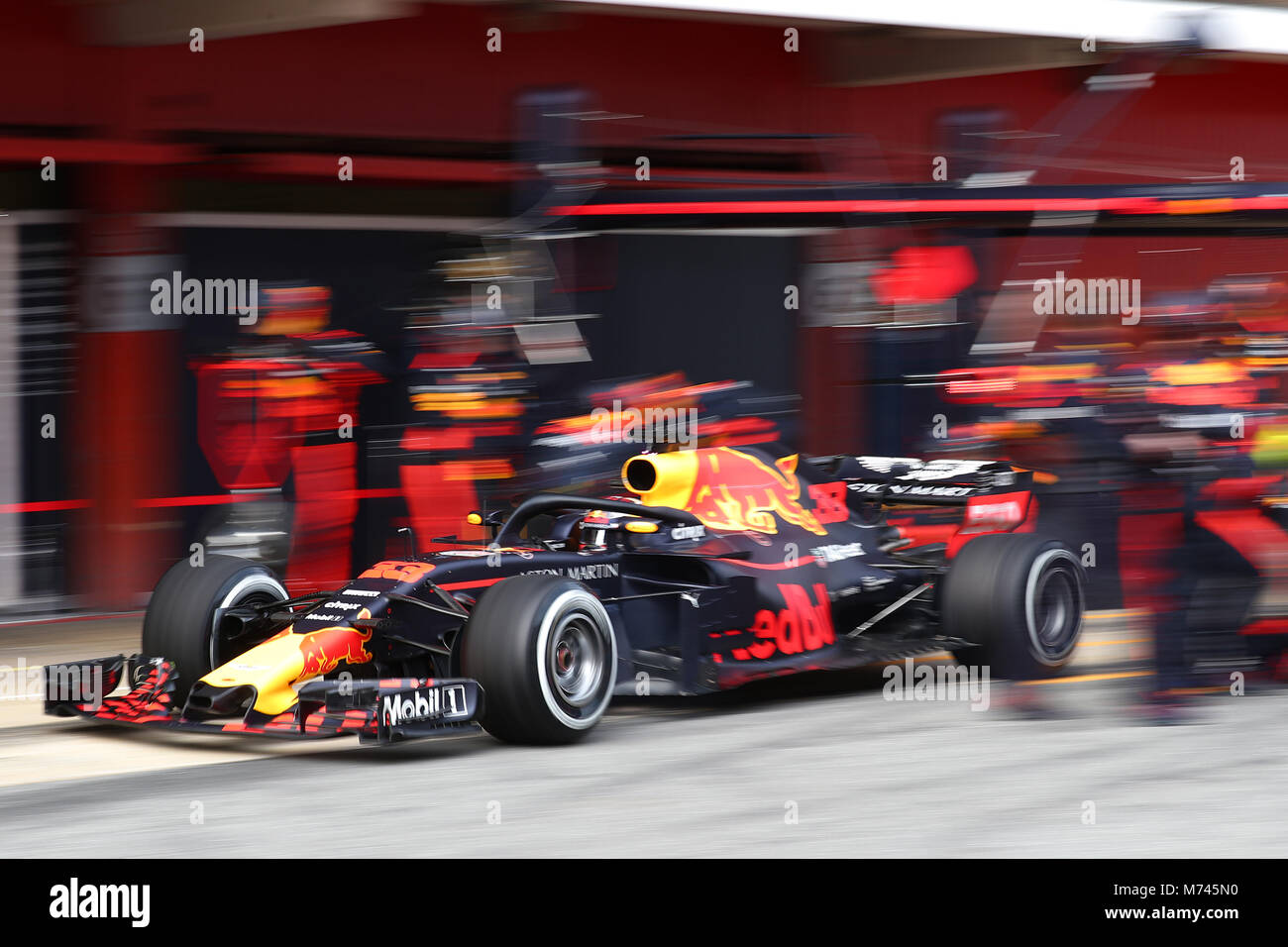 Max Verstappen Red Bull Pit Stop Montmelo 08-03-2018 Formula 1 test ...