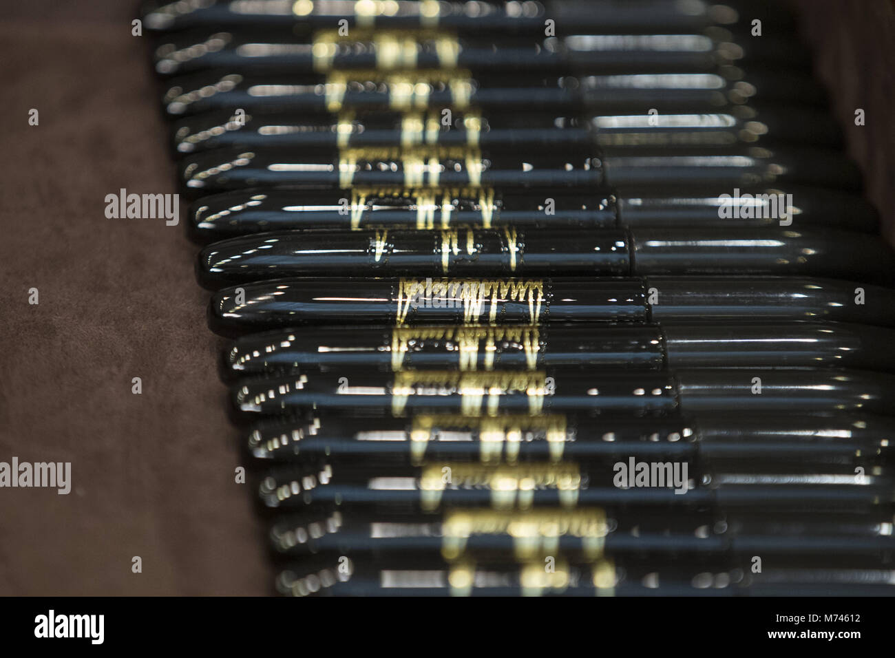 Presidential pens hi-res stock photography and images - Alamy