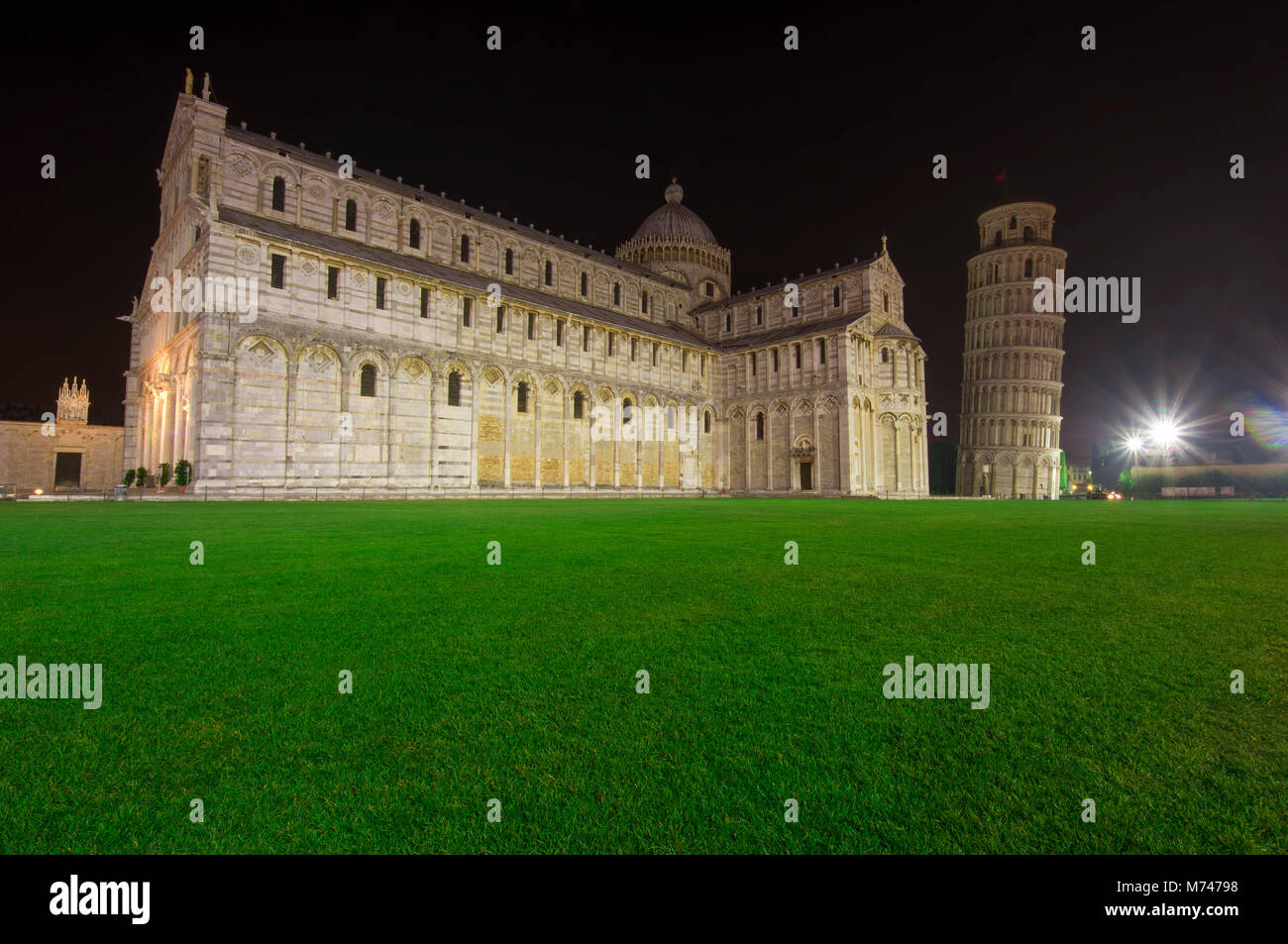 the Leaning Tower of Pisa at night. Italy Stock Photo - Alamy