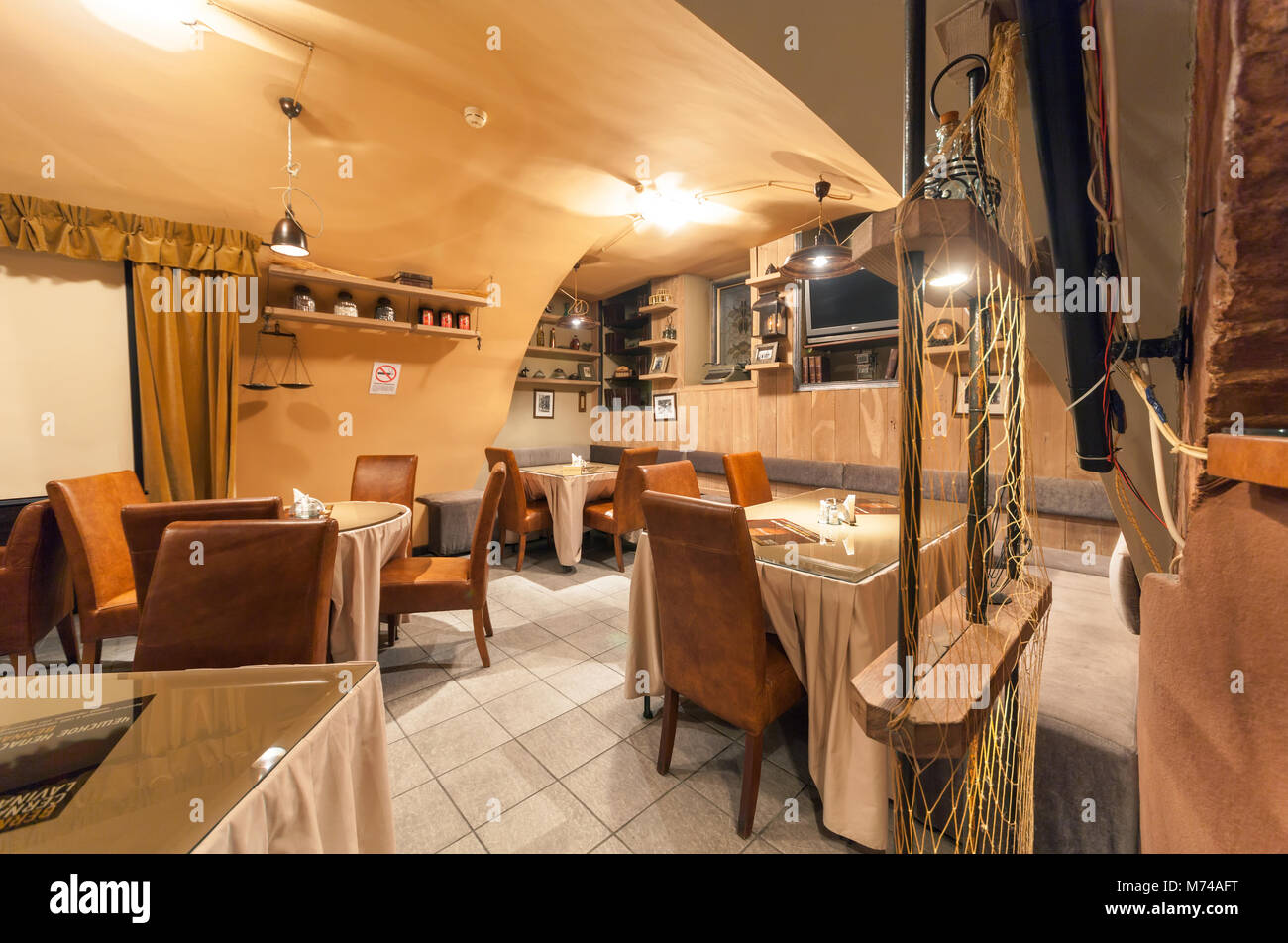 Basement restaurant table hi-res stock photography and images - Alamy