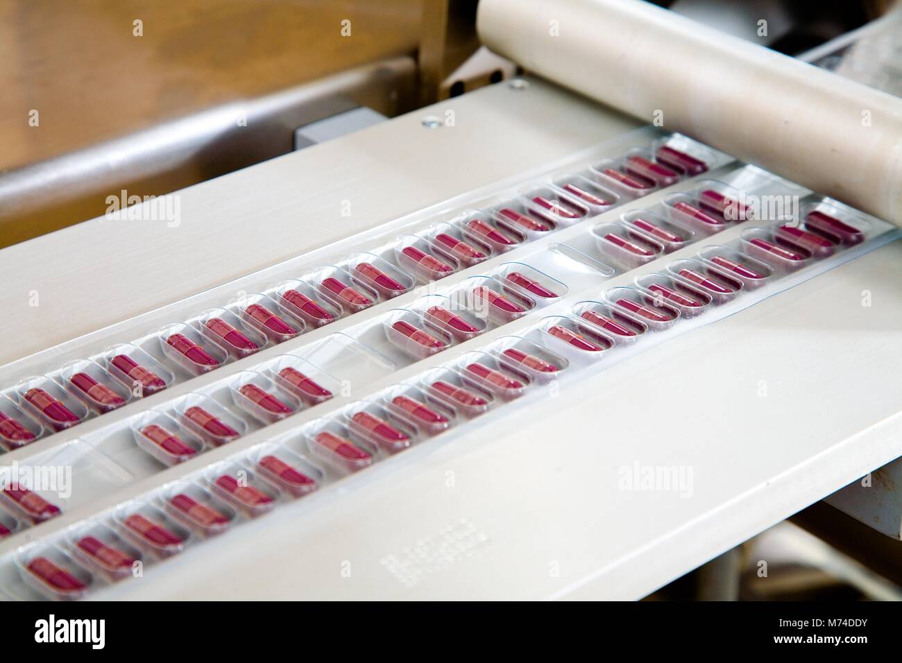Tablet blister packaging machine hi-res stock photography and images ...