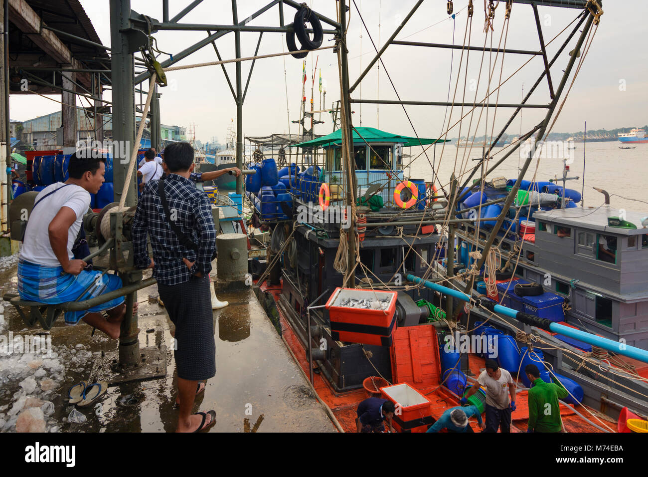 Yangon (Rangoon): San Pya Fish Market: unloading fishing ship with ...