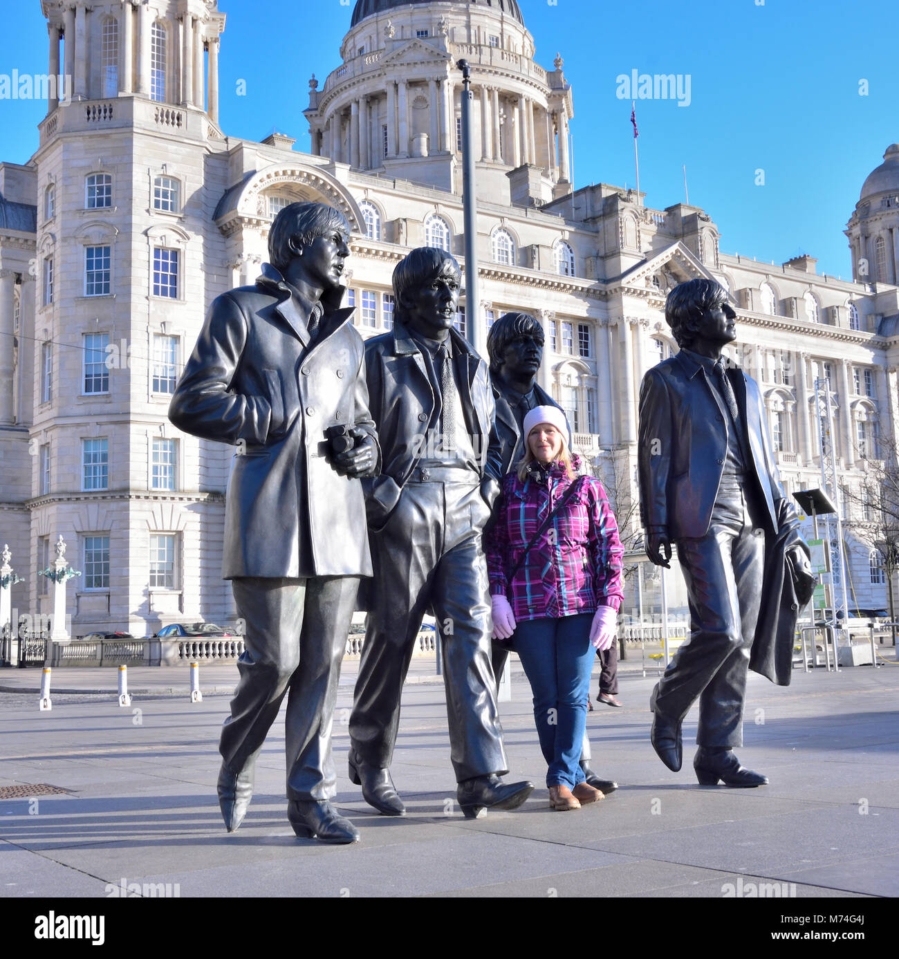 Statues in liverpool hi-res stock photography and images - Alamy